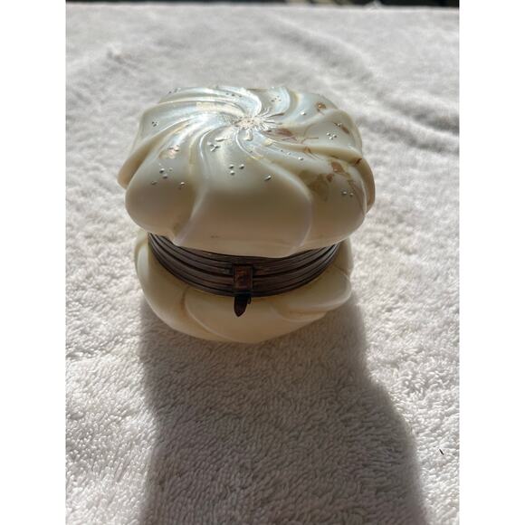 Wave Crest | Storage & Organization | Antique Wave Crest Dresser Box 55 ...